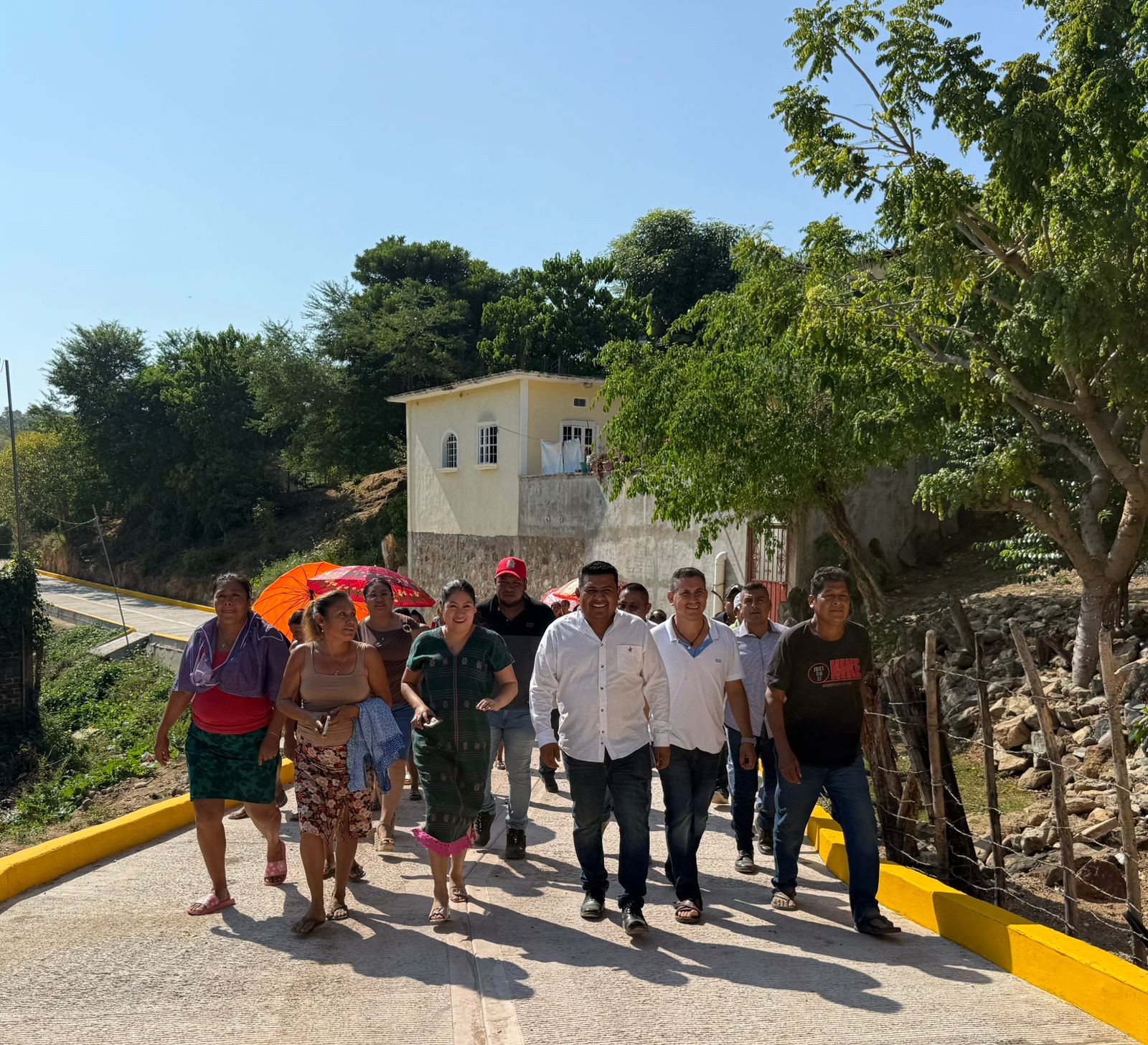 Dago Gutiérrez inaugura pavimentación en La Dicha - El Faro de la Costa ...