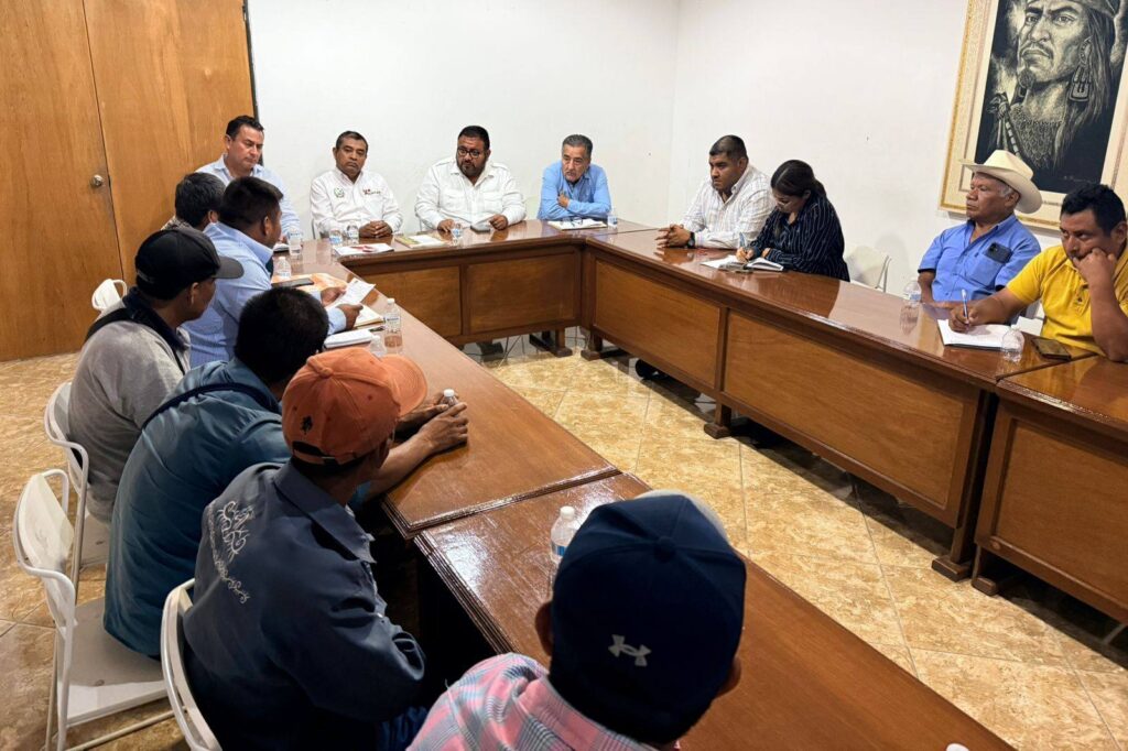 Alcalde da seguimiento a obras en San Luis Acatlán - El Faro de la ...